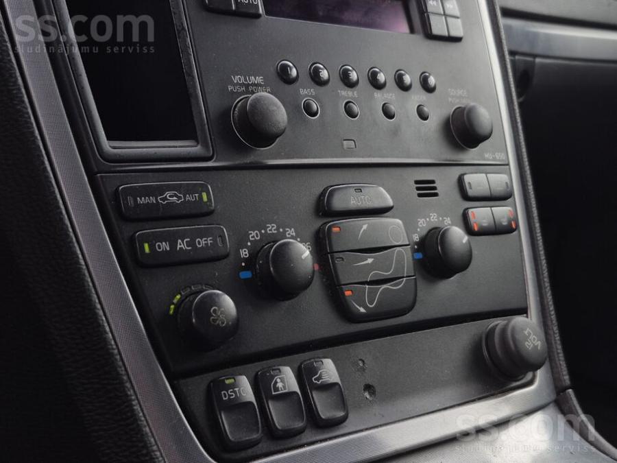 Black Volvo V70 2005 in Riga, with an engine capacity of 2.40 L and mileage of 360 thousand km for 1750 €, photo 14 on AUTOMOTO.COM.LV