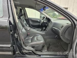 Black Volvo V70 2005 in Riga, with an engine capacity of 2.40 L and mileage of 360 thousand km for 1750 €, photo 16 on AUTOMOTO.COM.LV