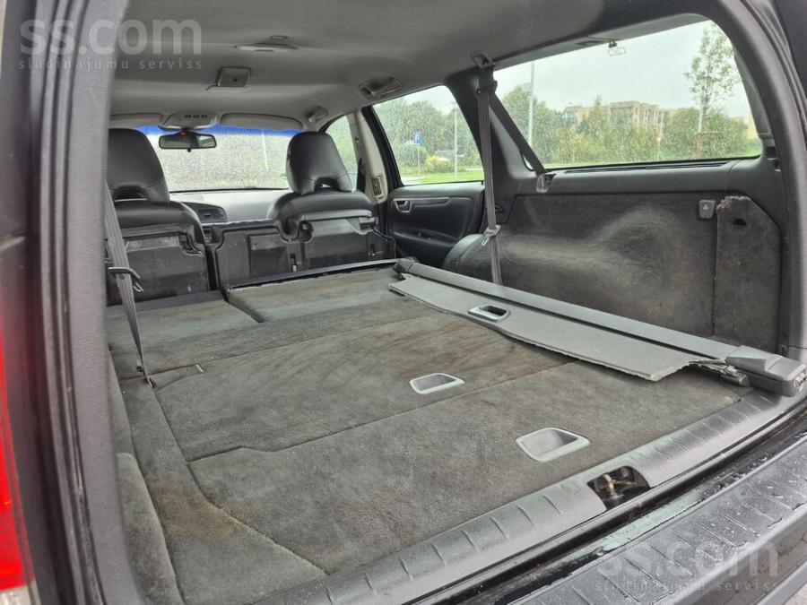 Black Volvo V70 2005 in Riga, with an engine capacity of 2.40 L and mileage of 360 thousand km for 1750 €, photo 21 on AUTOMOTO.COM.LV