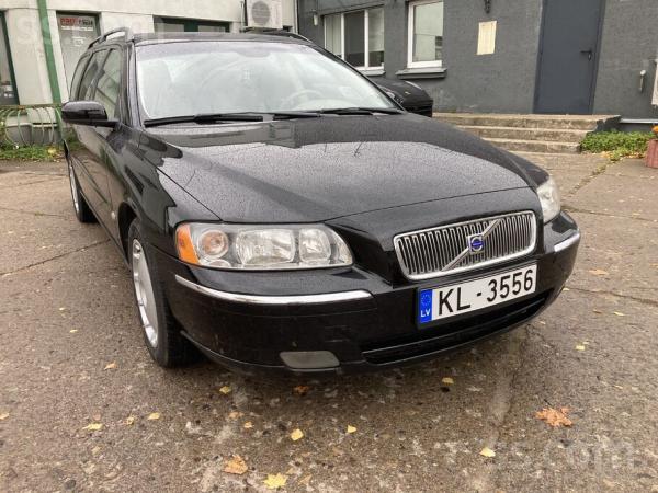 Black Volvo V70 2005 in Riga, with an engine capacity of 2.40 L and mileage of 316 thousand km for 2750 €, photo 1 on AUTOMOTO.COM.LV