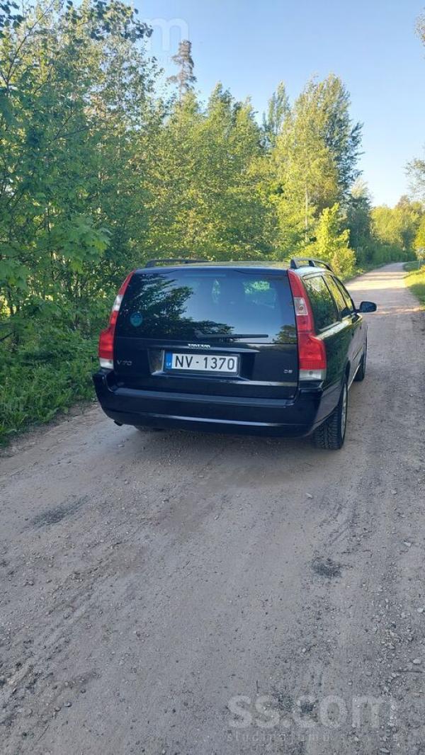 Black Volvo V70 2006 in Ogre, with an engine capacity of 2.40 L and mileage of 0 thousand km for 7600 €, photo 4 on AUTOMOTO.COM.LV