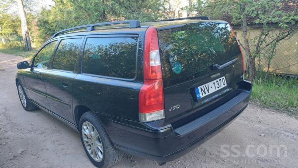 Black Volvo V70 2006 in Ogre, with an engine capacity of 2.40 L and mileage of 0 thousand km for 7600 €, photo 5 on AUTOMOTO.COM.LV