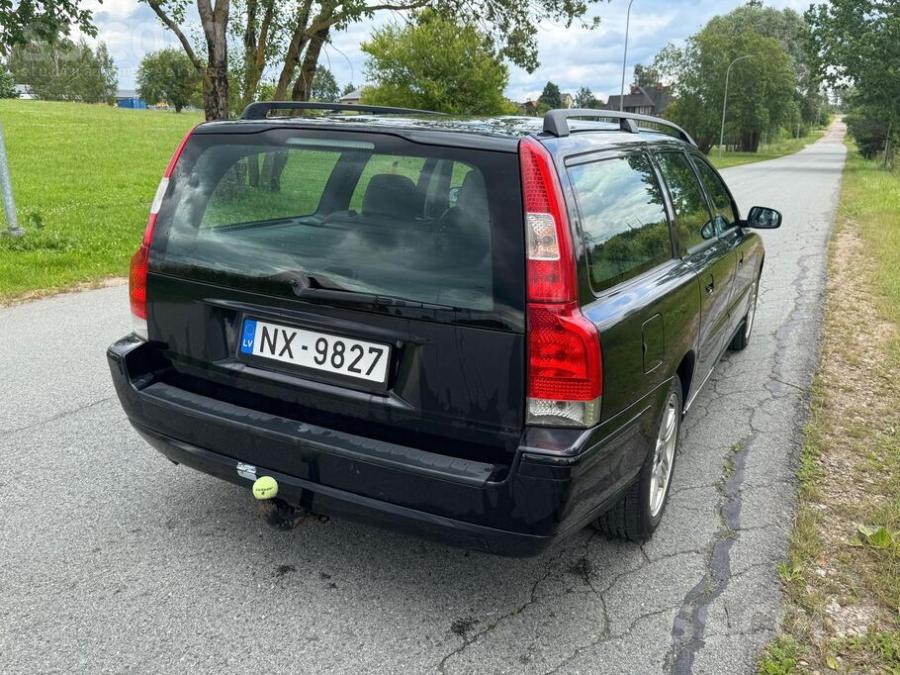 Melns Volvo V70 2006 Rīga, ar dzinēja tilpumu 2.40 L un nobraukumu 397 tūkst. km par 3000 €, foto 3 vietnē AUTOMOTO.COM.LV