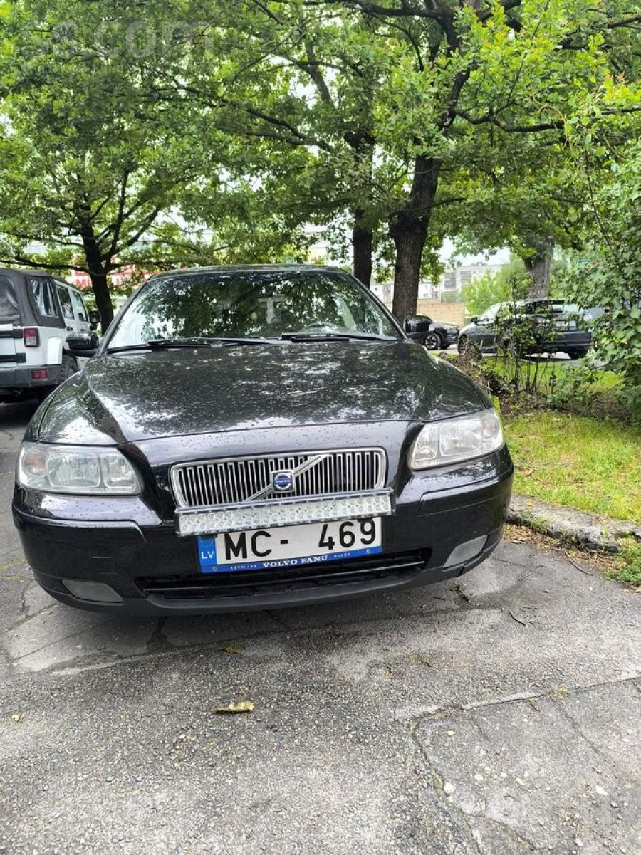 Melns Volvo V70 2006 Rīga, ar dzinēja tilpumu 2.40 L un nobraukumu 330 tūkst. km par 3250 €, foto 1 vietnē AUTOMOTO.COM.LV