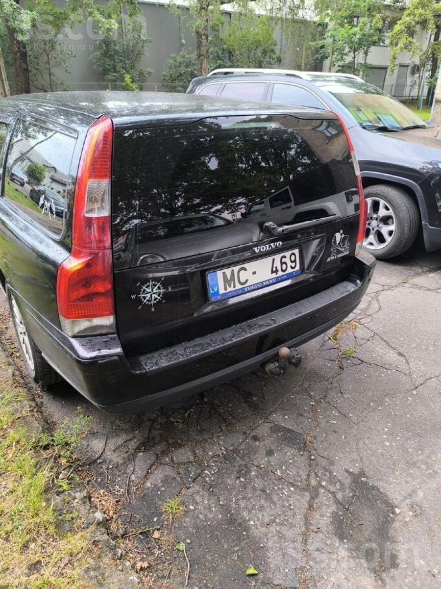 Melns Volvo V70 2006 Rīga, ar dzinēja tilpumu 2.40 L un nobraukumu 330 tūkst. km par 3250 €, foto 4 vietnē AUTOMOTO.COM.LV