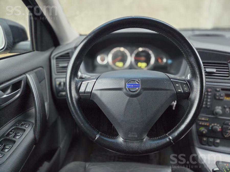 Melns Volvo V70 2006 Rīga, ar dzinēja tilpumu 2.40 L un nobraukumu 349 tūkst. km par 2990 €, foto 22 vietnē AUTOMOTO.COM.LV
