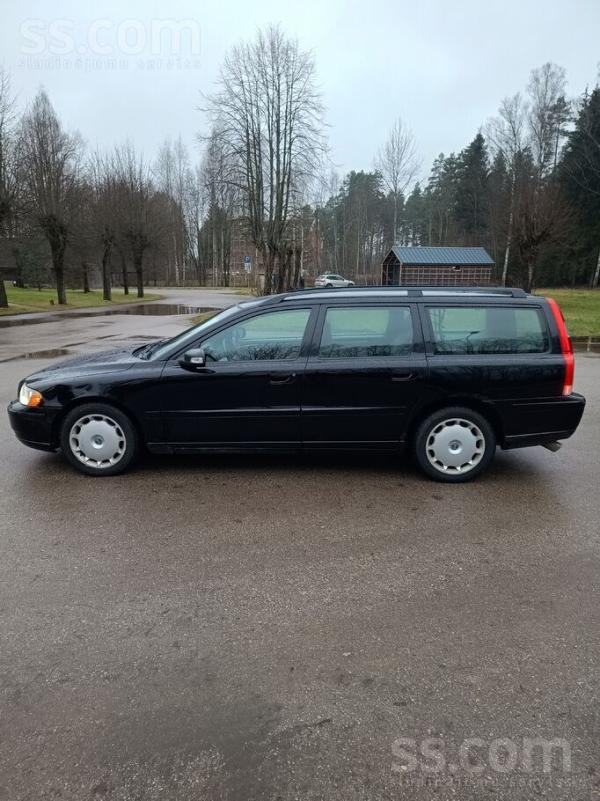 Melns Volvo V70 2006 Ogre, ar dzinēja tilpumu 2.40 L un nobraukumu 352 tūkst. km par 1800 €, foto 2 vietnē AUTOMOTO.COM.LV