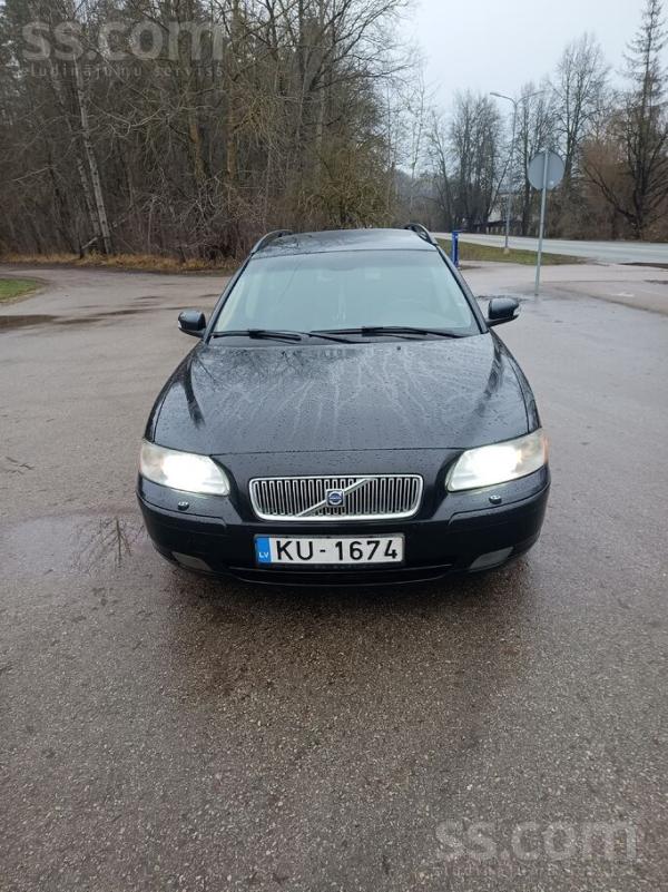 Melns Volvo V70 2006 Ogre, ar dzinēja tilpumu 2.40 L un nobraukumu 352 tūkst. km par 1800 €, foto 5 vietnē AUTOMOTO.COM.LV