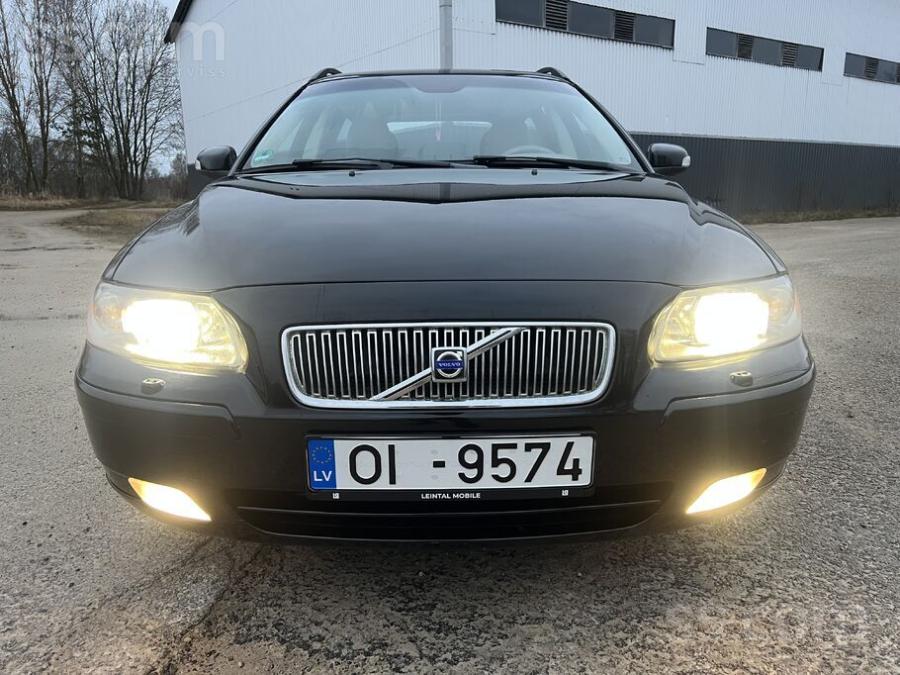 Black Volvo V70 2006 in Rezekne, with an engine capacity of 2.40 L and mileage of 399 thousand km for 3150 €, photo 1 on AUTOMOTO.COM.LV
