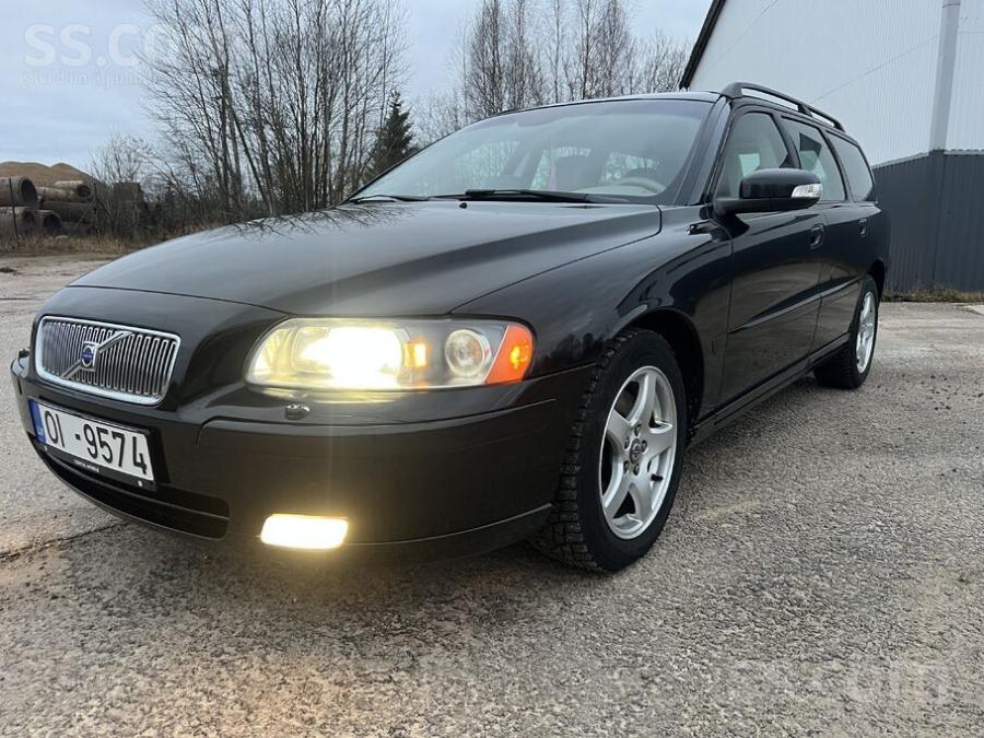 Black Volvo V70 2006 in Rezekne, with an engine capacity of 2.40 L and mileage of 399 thousand km for 3150 €, photo 2 on AUTOMOTO.COM.LV