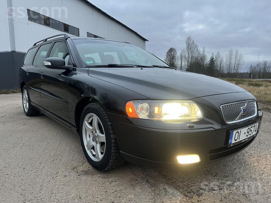 Black Volvo V70 2006 in Rezekne, with an engine capacity of 2.40 L and mileage of 399 thousand km for 3150 €, photo 3 on AUTOMOTO.COM.LV