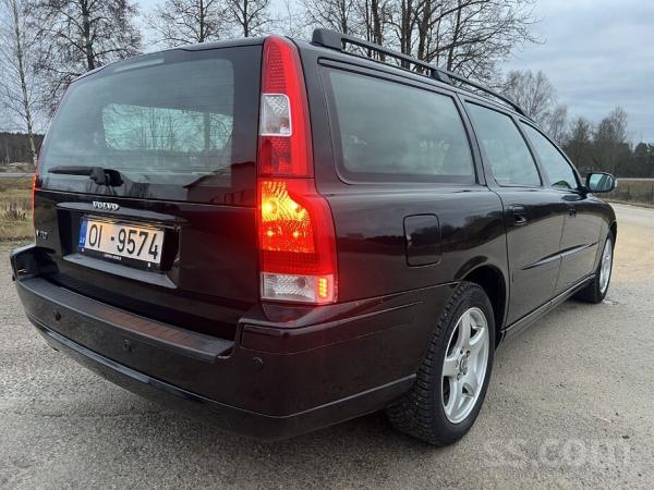 Melns Volvo V70 2006 Rēzekne, ar dzinēja tilpumu 2.40 L un nobraukumu 399 tūkst. km par 3150 €, foto 6 vietnē AUTOMOTO.COM.LV