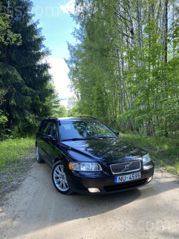 Black Volvo V70 2006 in Riga, with an engine capacity of 2.40 L and mileage of 282 thousand km for 3950 €, photo 1 on AUTOMOTO.COM.LV