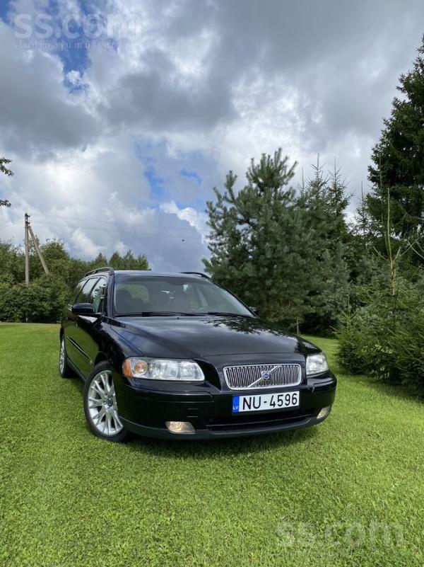 Black Volvo V70 2006 in Riga, with an engine capacity of 2.40 L and mileage of 282 thousand km for 3950 €, photo 2 on AUTOMOTO.COM.LV
