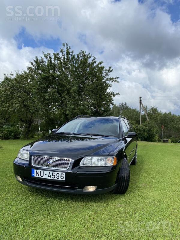Black Volvo V70 2006 in Riga, with an engine capacity of 2.40 L and mileage of 282 thousand km for 3950 €, photo 3 on AUTOMOTO.COM.LV