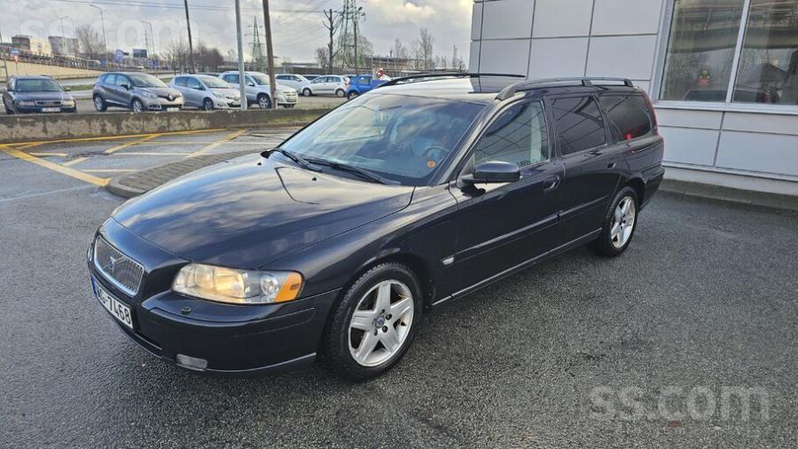 Melns Volvo V70 2006 Rīga, ar dzinēja tilpumu 2.40 L un nobraukumu 367 tūkst. km par 1650 €, foto 2 vietnē AUTOMOTO.COM.LV