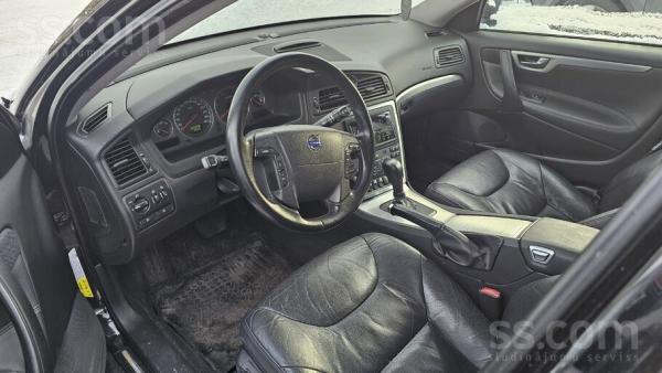Black Volvo V70 2006 in Riga, with an engine capacity of 2.40 L and mileage of 367 thousand km for 1650 €, photo 5 on AUTOMOTO.COM.LV