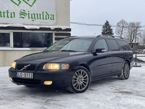 Black Volvo V70 2006 in Riga, with an engine capacity of 2.40 L and mileage of 418 thousand km for 3590 €, photo 3 on AUTOMOTO.COM.LV