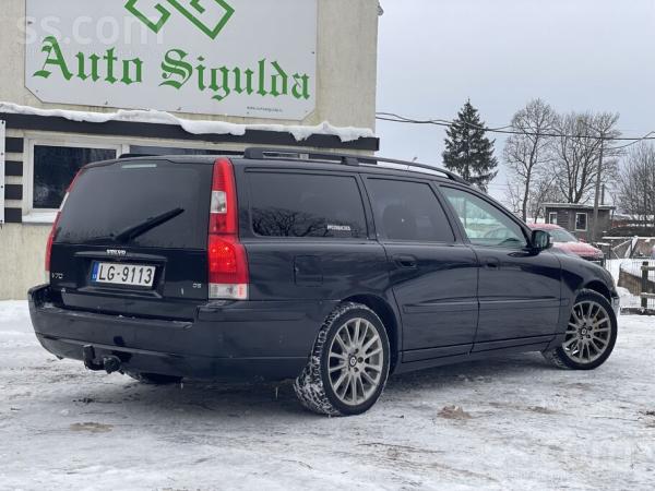 Black Volvo V70 2006 in Riga, with an engine capacity of 2.40 L and mileage of 418 thousand km for 3590 €, photo 4 on AUTOMOTO.COM.LV