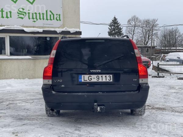 Black Volvo V70 2006 in Riga, with an engine capacity of 2.40 L and mileage of 418 thousand km for 3590 €, photo 5 on AUTOMOTO.COM.LV