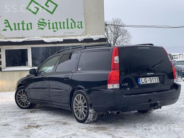 Black Volvo V70 2006 in Riga, with an engine capacity of 2.40 L and mileage of 418 thousand km for 3590 €, photo 6 on AUTOMOTO.COM.LV