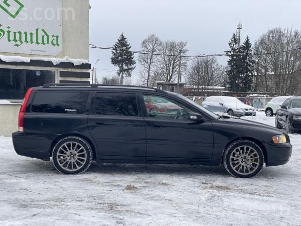 Black Volvo V70 2006 in Riga, with an engine capacity of 2.40 L and mileage of 418 thousand km for 3590 €, photo 8 on AUTOMOTO.COM.LV