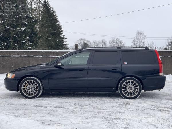 Black Volvo V70 2006 in Riga, with an engine capacity of 2.40 L and mileage of 418 thousand km for 3590 €, photo 9 on AUTOMOTO.COM.LV