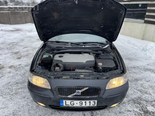 Black Volvo V70 2006 in Riga, with an engine capacity of 2.40 L and mileage of 418 thousand km for 3590 €, photo 10 on AUTOMOTO.COM.LV