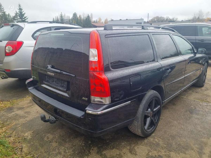 Black Volvo V70 2006 in Utena, with an engine capacity of 2.40 L and mileage of 361 thousand km for 3650 €, photo 3 on AUTOMOTO.COM.LV