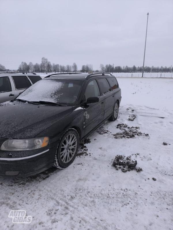 Black Volvo V70 2006 in Marijampole, with an engine capacity of 2.40 L and mileage of 282 thousand km for 1900 €, photo 1 on AUTOMOTO.COM.LV