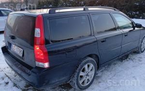 Black Volvo V70 2006 in Valmiera, with an engine capacity of 2.40 L and mileage of 396 thousand km for 2100 €, photo 3 on AUTOMOTO.COM.LV