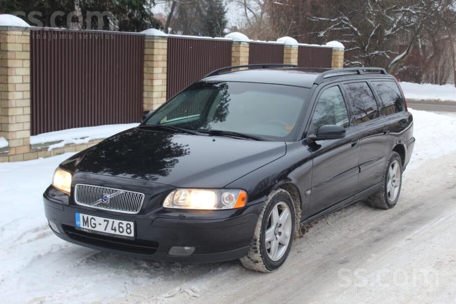 Black Volvo V70 2006 in Riga, with an engine capacity of 2.40 L and mileage of 365 thousand km for 1999 €, photo 1 on AUTOMOTO.COM.LV
