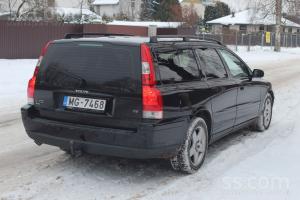 Black Volvo V70 2006 in Riga, with an engine capacity of 2.40 L and mileage of 365 thousand km for 1999 €, photo 4 on AUTOMOTO.COM.LV