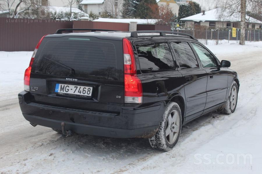 Black Volvo V70 2006 in Riga, with an engine capacity of 2.40 L and mileage of 365 thousand km for 1999 €, photo 4 on AUTOMOTO.COM.LV