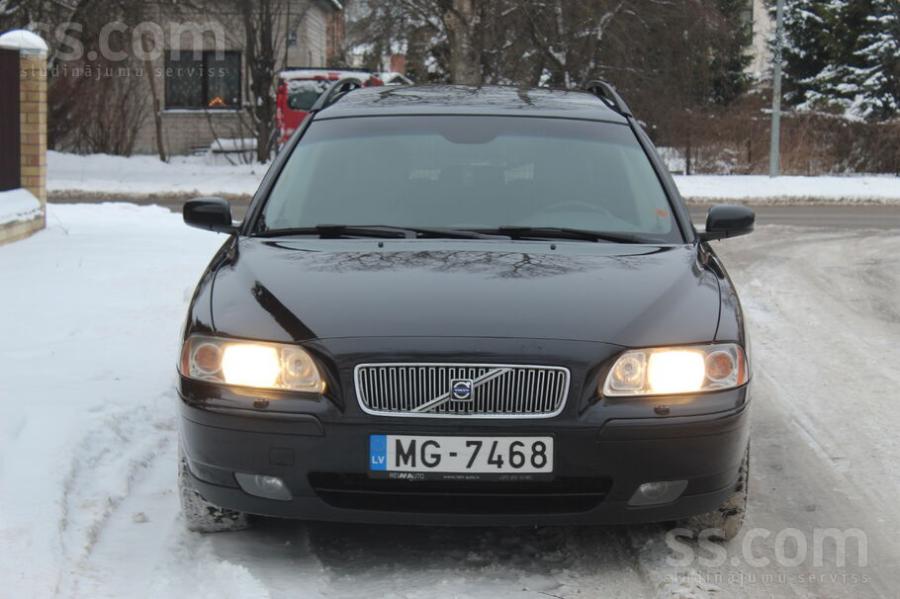 Black Volvo V70 2006 in Riga, with an engine capacity of 2.40 L and mileage of 365 thousand km for 1999 €, photo 5 on AUTOMOTO.COM.LV