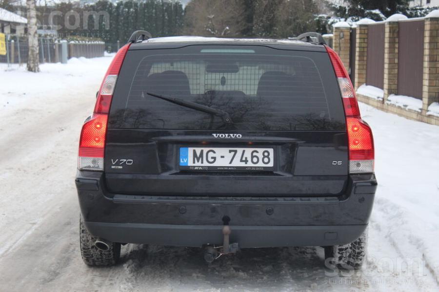Black Volvo V70 2006 in Riga, with an engine capacity of 2.40 L and mileage of 365 thousand km for 1999 €, photo 6 on AUTOMOTO.COM.LV