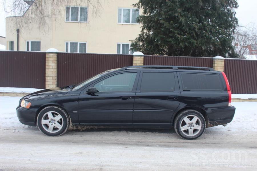 Black Volvo V70 2006 in Riga, with an engine capacity of 2.40 L and mileage of 365 thousand km for 1999 €, photo 7 on AUTOMOTO.COM.LV