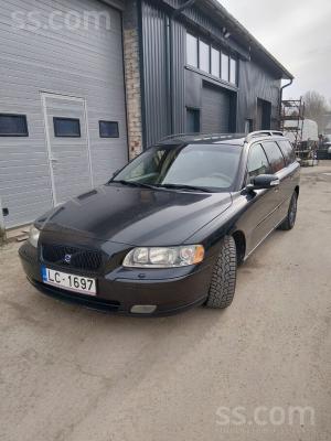 Black Volvo V70 2006 in Riga, with an engine capacity of 2.40 L and mileage of 387 thousand km for 2200 €, photo 3 on AUTOMOTO.COM.LV