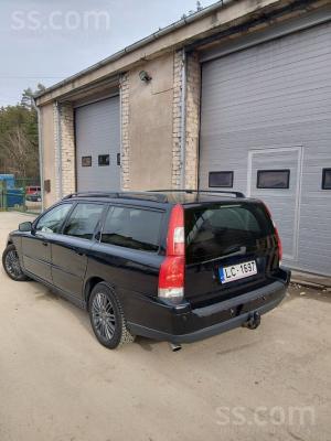 Black Volvo V70 2006 in Riga, with an engine capacity of 2.40 L and mileage of 387 thousand km for 2200 €, photo 5 on AUTOMOTO.COM.LV