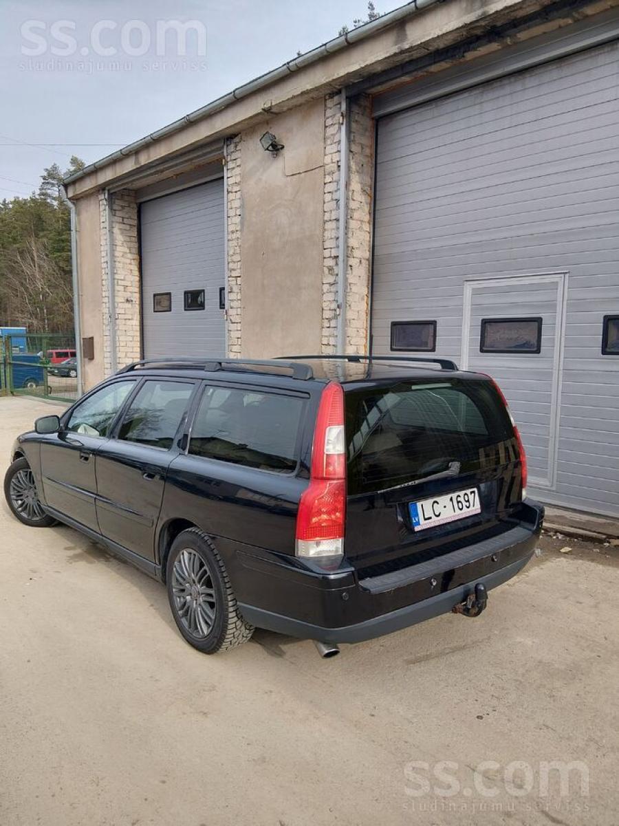 Black Volvo V70 2006 in Riga, with an engine capacity of 2.40 L and mileage of 387 thousand km for 2200 €, photo 5 on AUTOMOTO.COM.LV