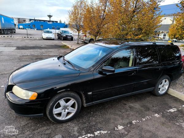 Black Volvo V70 2006 in Kretinga, with an engine capacity of 2.40 L and mileage of 253 thousand km for 2000 €, photo 2 on AUTOMOTO.COM.LV