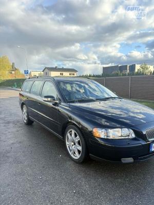 Black Volvo V70 2006 in Kaunas, with an engine capacity of 2.40 L and mileage of 305 thousand km for 2500 €, photo 3 on AUTOMOTO.COM.LV