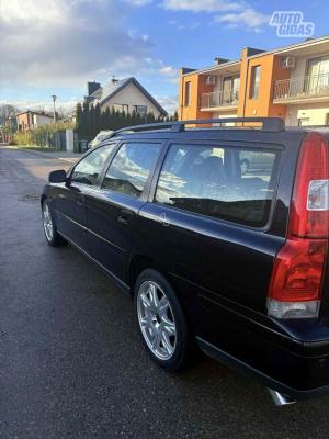 Black Volvo V70 2006 in Kaunas, with an engine capacity of 2.40 L and mileage of 305 thousand km for 2500 €, photo 5 on AUTOMOTO.COM.LV