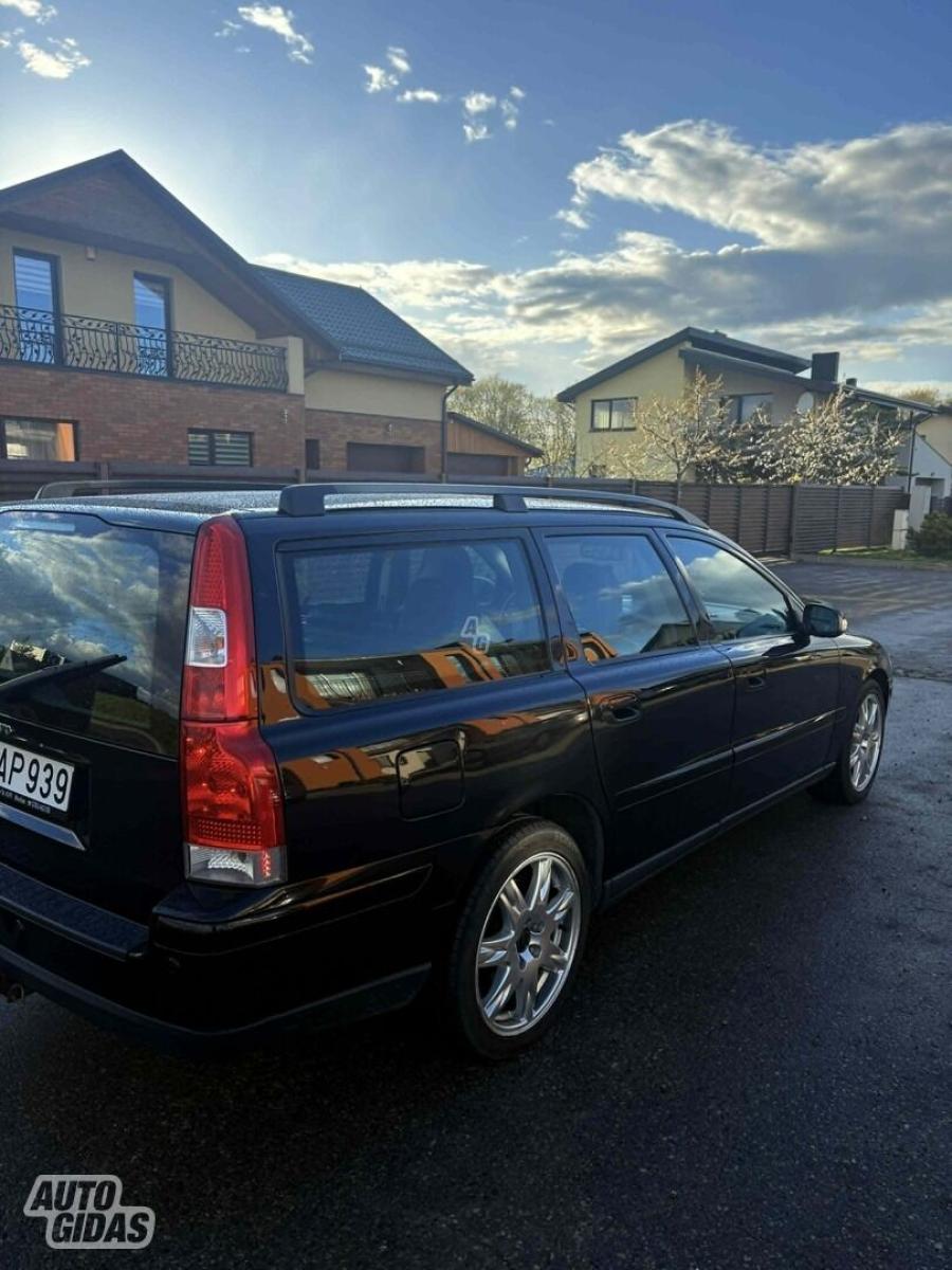 Black Volvo V70 2006 in Kaunas, with an engine capacity of 2.40 L and mileage of 305 thousand km for 2500 €, photo 6 on AUTOMOTO.COM.LV
