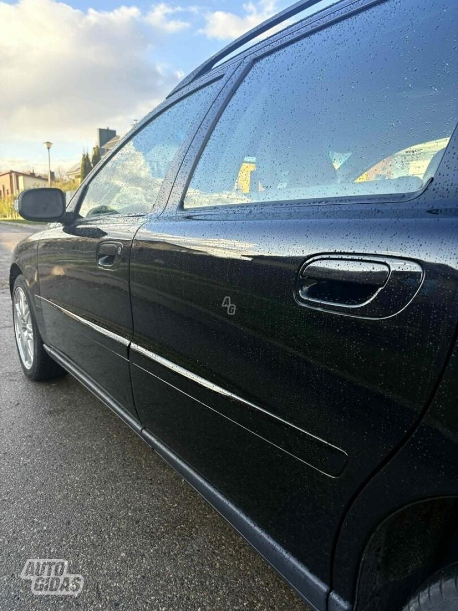 Black Volvo V70 2006 in Kaunas, with an engine capacity of 2.40 L and mileage of 305 thousand km for 2500 €, photo 8 on AUTOMOTO.COM.LV