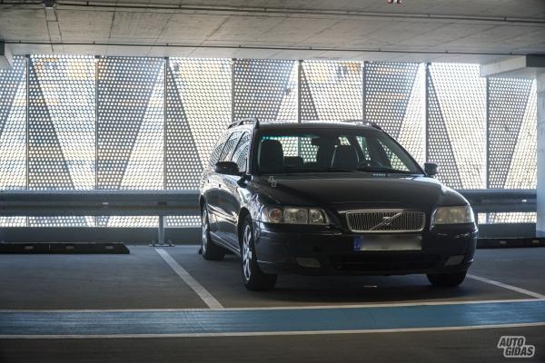 Black Volvo V70 2006 in Vilnius, with an engine capacity of 2.40 L and mileage of 320 thousand km for 1600 €, photo 2 on AUTOMOTO.COM.LV