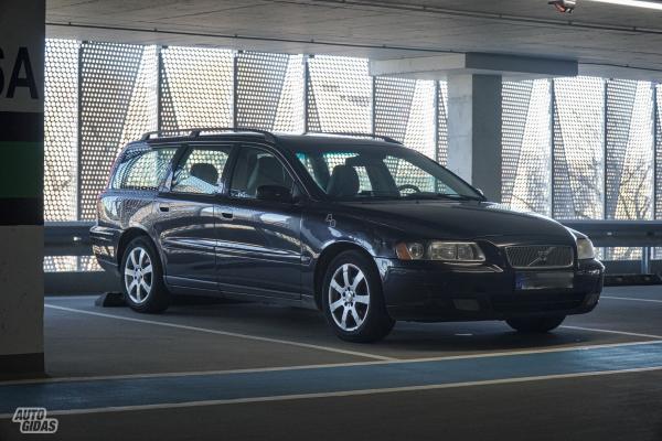 Black Volvo V70 2006 in Vilnius, with an engine capacity of 2.40 L and mileage of 320 thousand km for 1600 €, photo 3 on AUTOMOTO.COM.LV