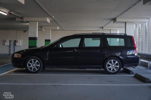 Black Volvo V70 2006 in Vilnius, with an engine capacity of 2.40 L and mileage of 320 thousand km for 1600 €, photo 5 on AUTOMOTO.COM.LV