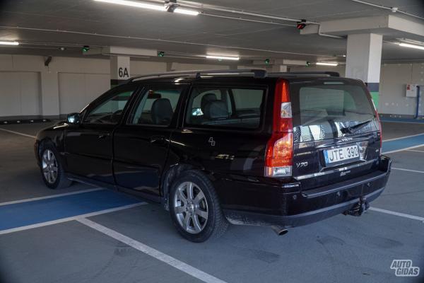 Black Volvo V70 2006 in Vilnius, with an engine capacity of 2.40 L and mileage of 320 thousand km for 1600 €, photo 7 on AUTOMOTO.COM.LV
