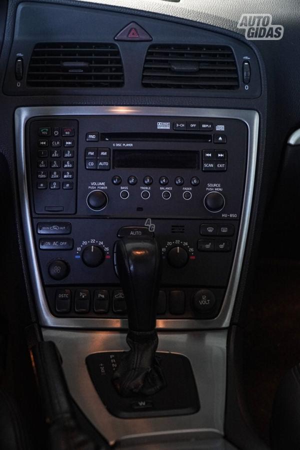 Black Volvo V70 2006 in Vilnius, with an engine capacity of 2.40 L and mileage of 320 thousand km for 1600 €, photo 9 on AUTOMOTO.COM.LV